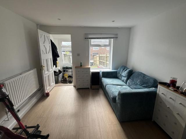 2 bedroom house to rent