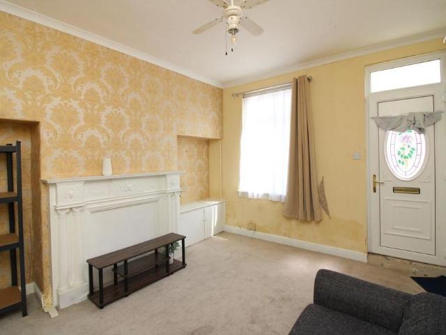 2 bedroom house to rent