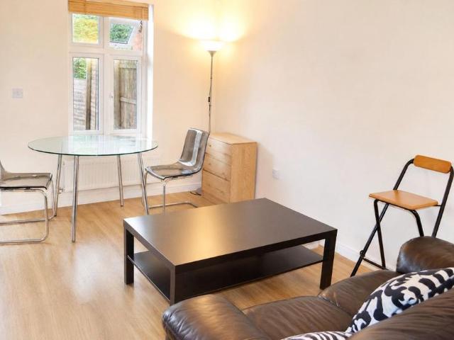 2 bedroom house to rent