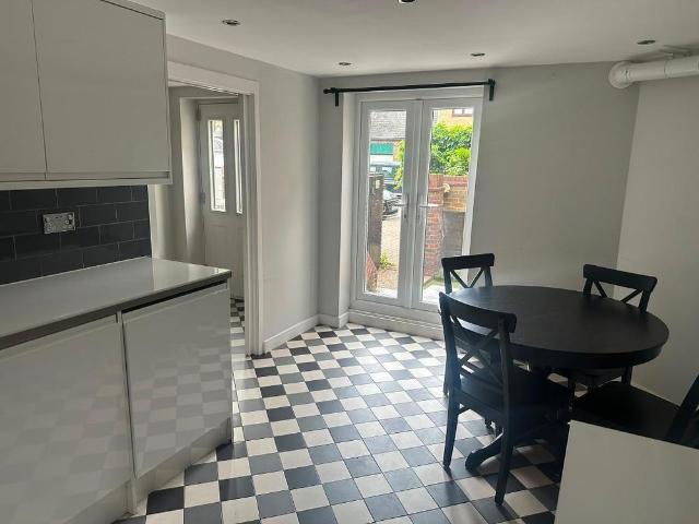2 bedroom house to rent