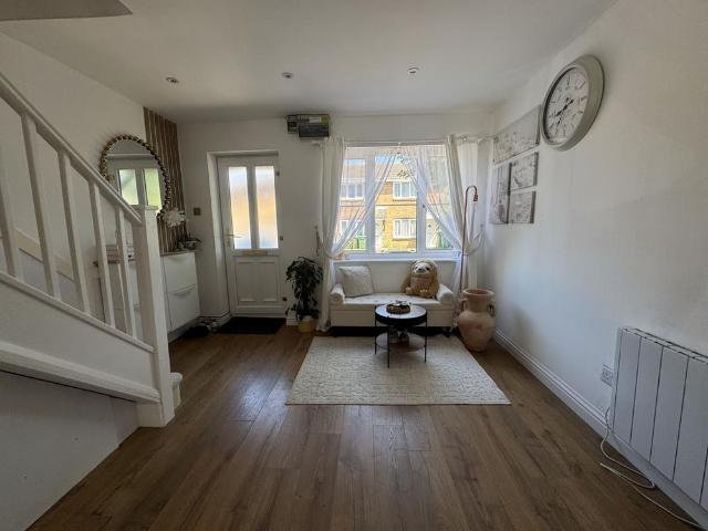 2 bedroom house to rent