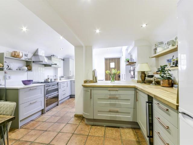 2 bedroom house to rent