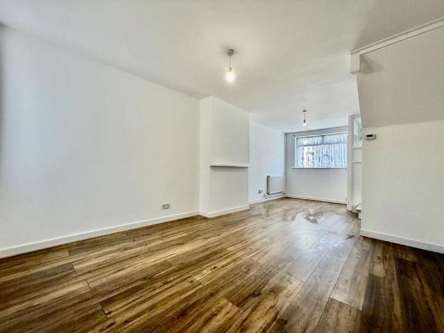 2 bedroom house to rent