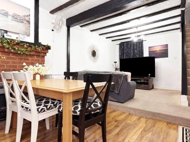 2 bedroom house to rent