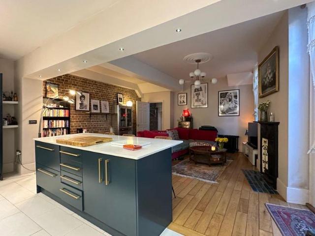 2 bedroom house to rent