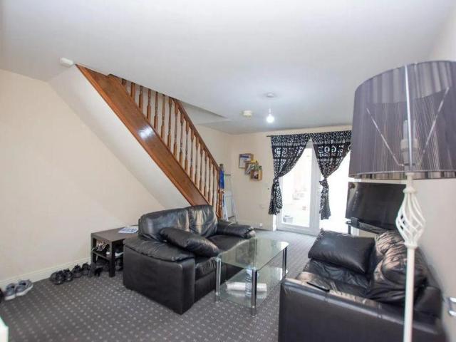 2 bedroom house to rent