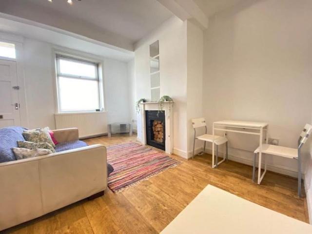 2 bedroom house to rent