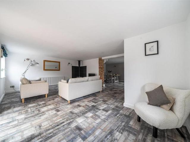 2 bedroom house to rent