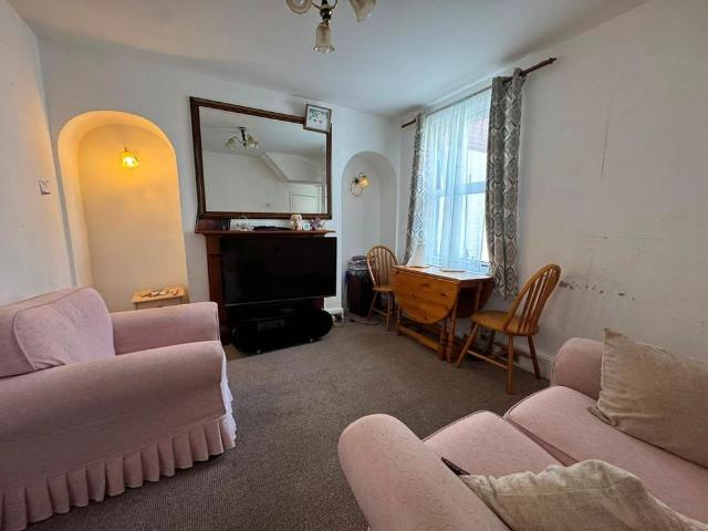 2 bedroom house to rent