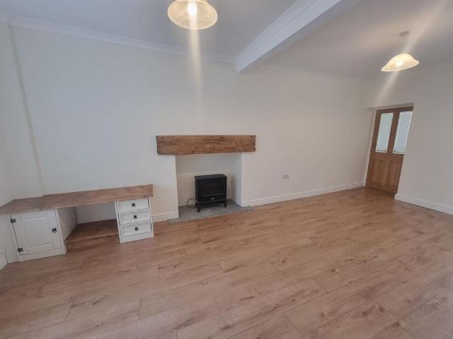 2 bedroom house to rent