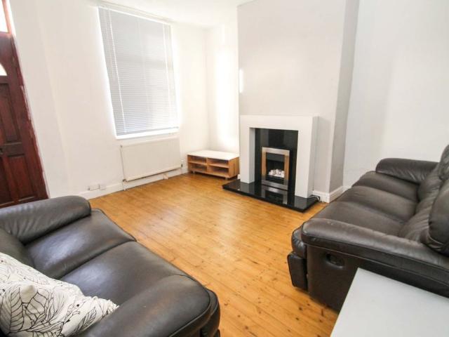 2 bedroom house to rent