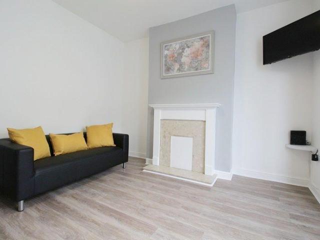 2 bedroom house to rent