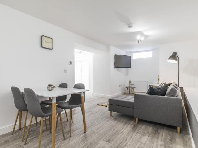 2 bedroom house to rent