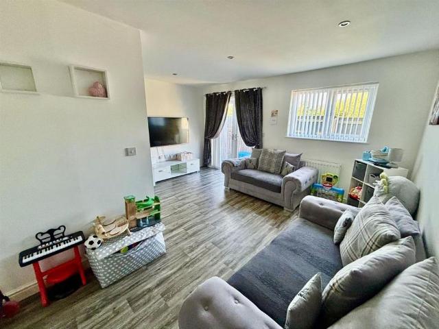 2 bedroom house to rent
