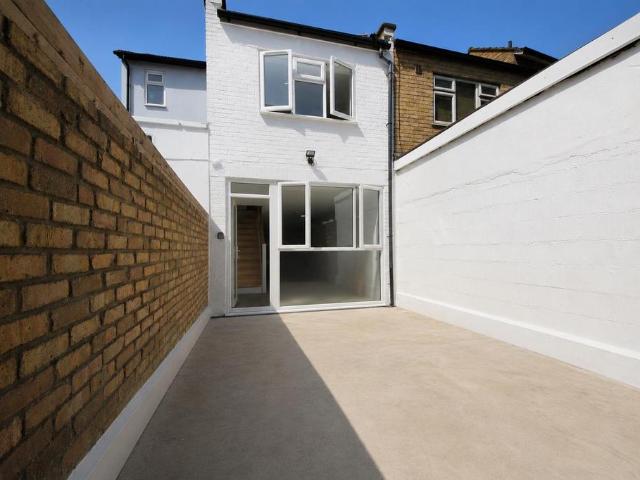 2 bedroom house to rent
