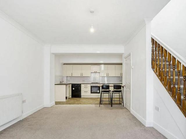 2 bedroom house to rent