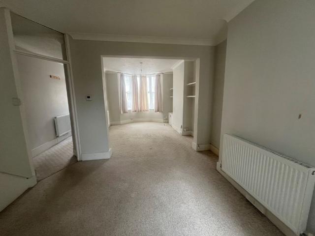 2 bedroom house to rent Tarring Road, Worthing, BN11