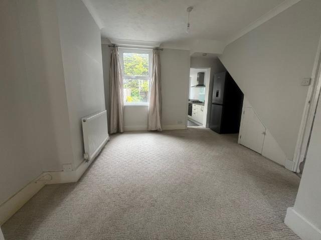 2 bedroom house to rent Tarring Road, Worthing, BN11