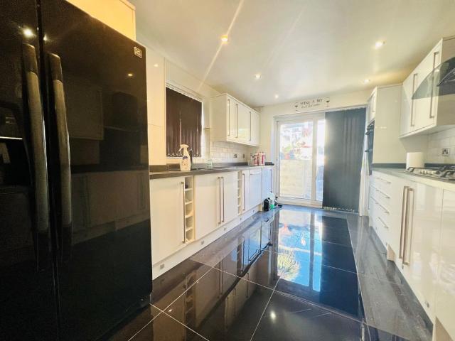 2 bedroom house to rent The Drive, Thornton Heath, CR7