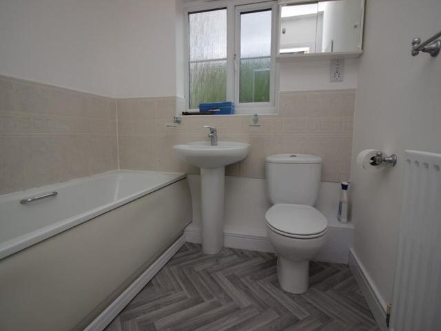 2 bedroom House To Rent Total Size: 625 SQ FT