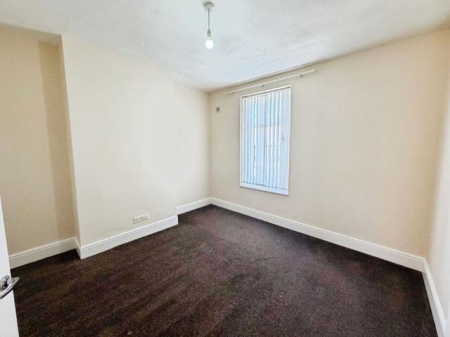 2 bedroom House To Rent Total Size: 765 SQ FT