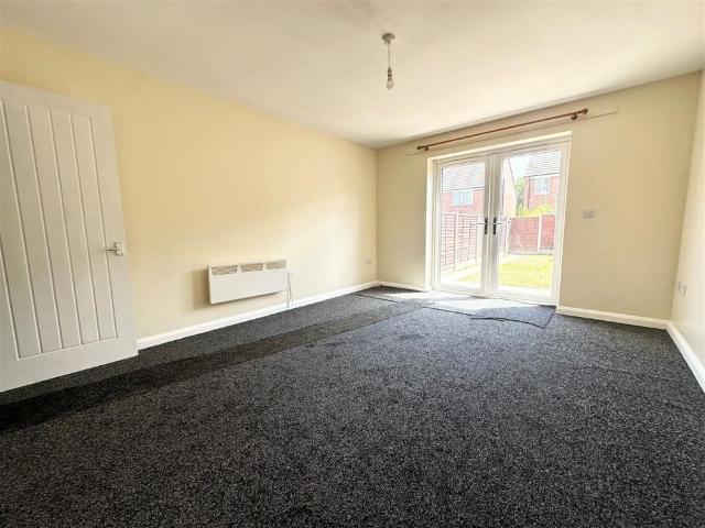 2 bedroom House To Rent Total Size: 700 SQ FT