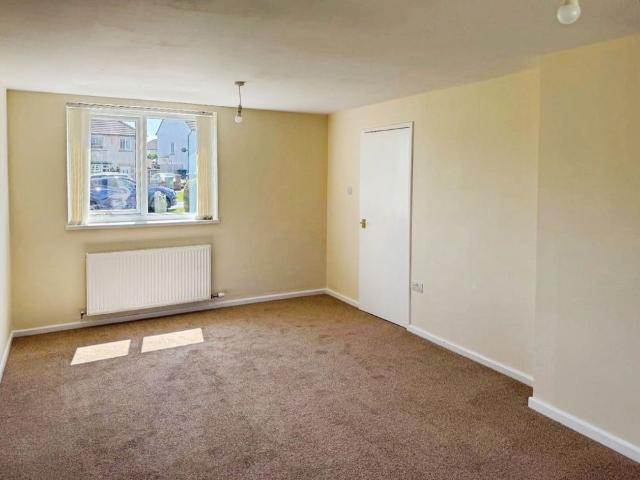 2 bedroom House To Rent Total Size: 700 SQ FT