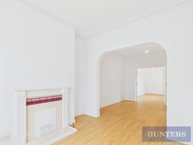 2 bedroom House To Rent Total Size: 713 SQ FT