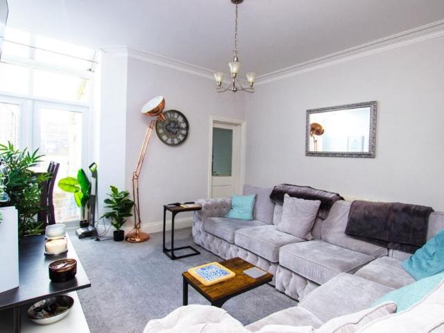 2 bedroom House To Rent Total Size: 843 SQ FT
