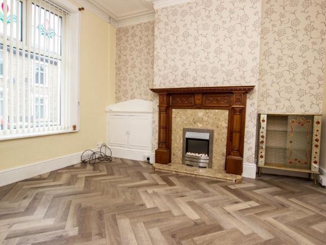 2 bedroom House To Rent Total Size: 969 SQ FT