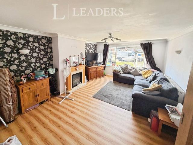 2 bedroom house to rent Turpins Close, Clacton on Sea, CO15