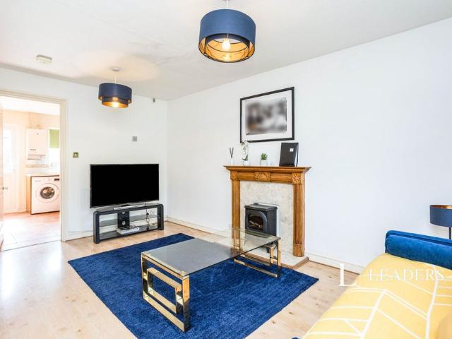 2 bedroom house to rent Tylden Way, Horsham, RH12