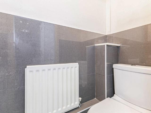 2 bedroom house to rent William Street, Carshalton, SM5