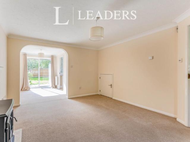 2 bedroom house to rent Avebury Close, Horsham, RH12