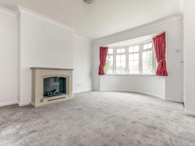 2 bedroom house to rent Broadwood Close, Horsham, RH12
