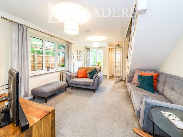 2 bedroom house to rent Brook Close, East Grinstead, RH19