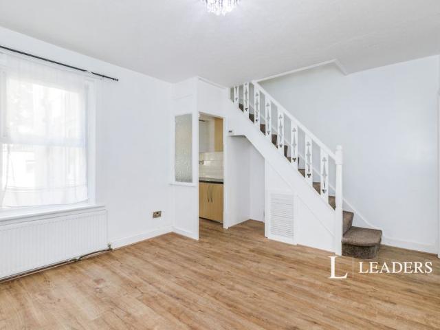 2 bedroom house to rent Carshalton Road, Mitcham, CR4