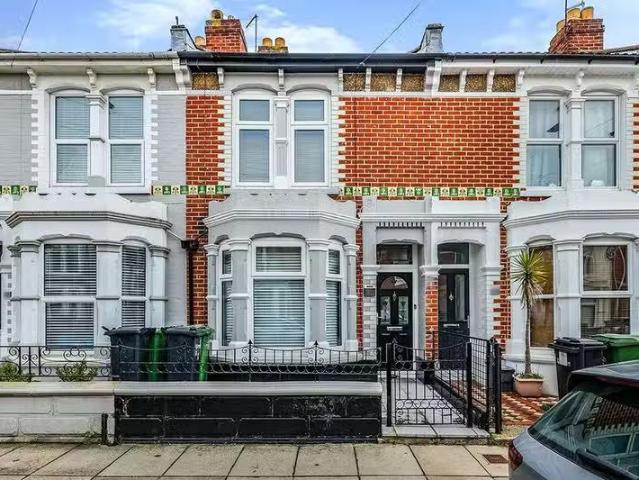 2 bedroom House to rent, Chasewater Avenue, Portsmouth, PO3 £.