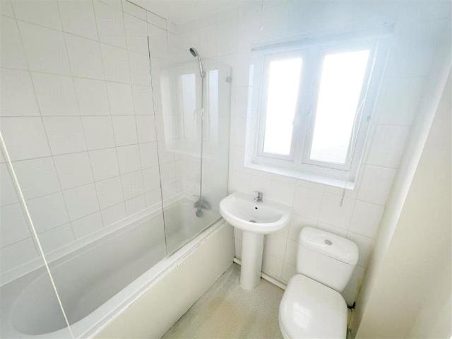 2 bedroom house to rent Fryday Street, Leadenhall, Milton Keynes, Buckinghamshire, MK6