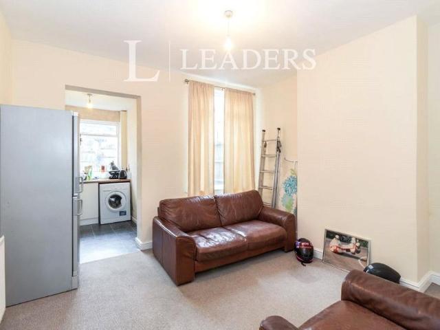 2 bedroom house to rent Gordon Road, Thorneywood, Nottingham, NG3