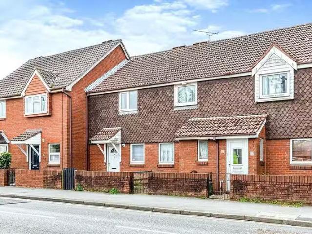 2 bedroom House to rent, Greetham Street, Southsea, PO5 £1,50.