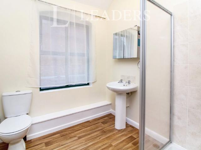2 bedroom house to rent High Street, Bromsgrove, B61
