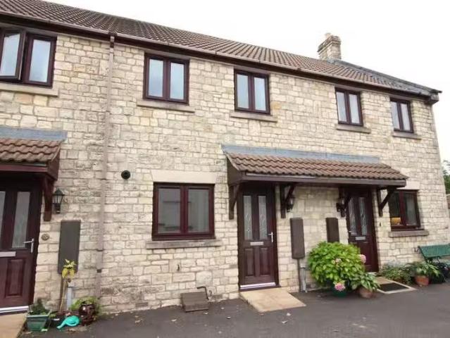 2 bedroom House to rent, High Street, Midsomer Norton, BA3 £1.