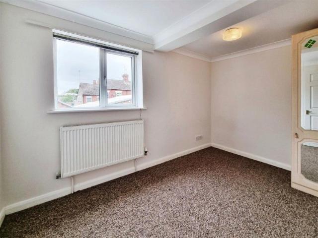 2 Bedroom House to Rent in The Mews House, High Street, Rushden, Northants, NN10