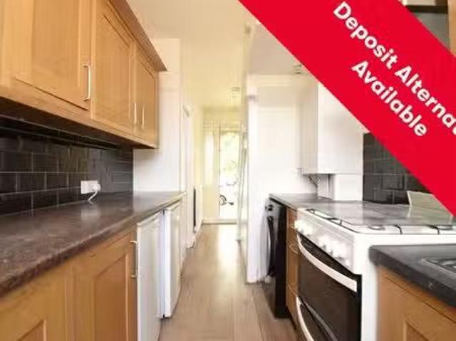 2+ bedroom house to rent in Waltham Drive, Edgware, HA8