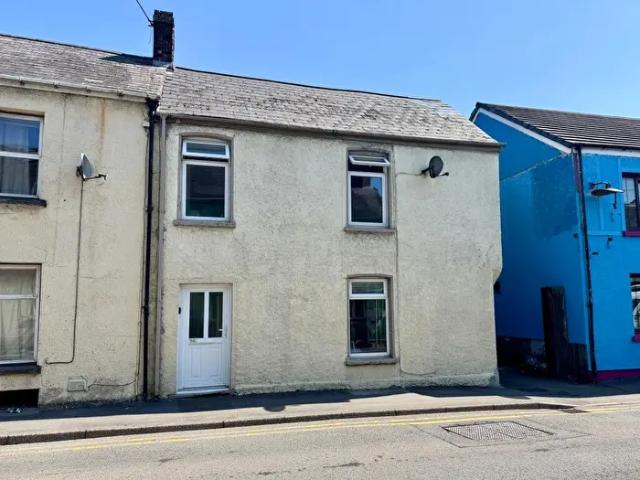 2 Bedroom House To Rent In Water Street, Carmarthen, SA31