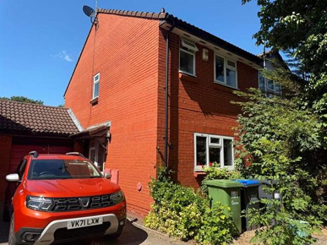2 Bedroom House To Rent In Whittington Close, Warwick, CV34