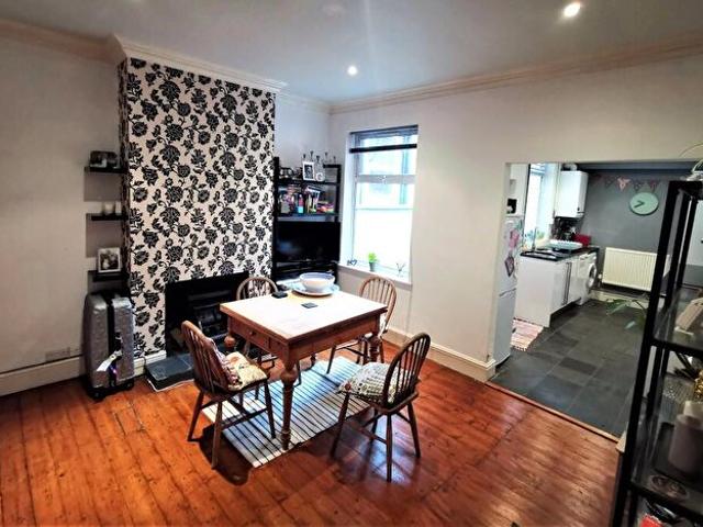 2 Bedroom House To Rent In Barclay Street,, West End, LE3