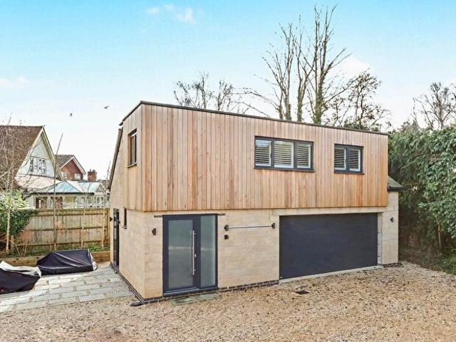 2 Bedroom House To Rent In Chambrai Close, Applefort upon Thames, OX14