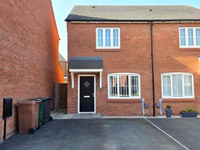 2 Bedroom House To Rent In Crampton Close, Midway, DE11